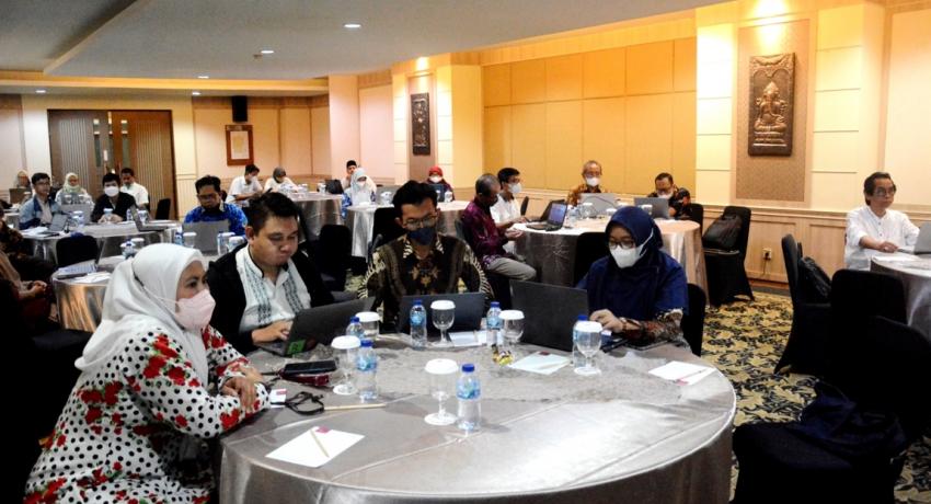 Workshop Pengembangan Dokumen Pendukung Akreditasi ASIIN | Universitas ...