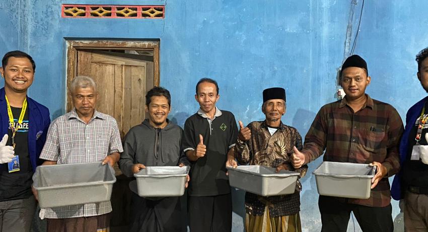 Pelatihan Budidaya Maggot Sebagai Alternatif Pakan Ternak Alami ...